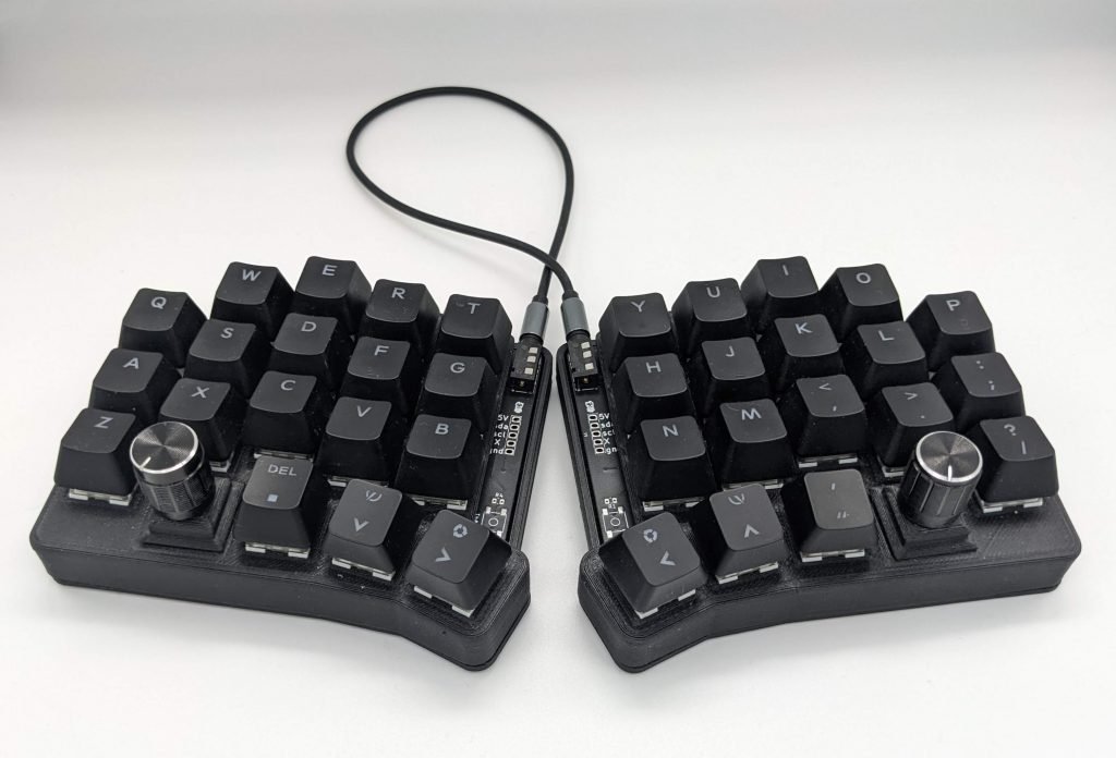 baby groot keyboard (bgkeeb) - fingerpunch